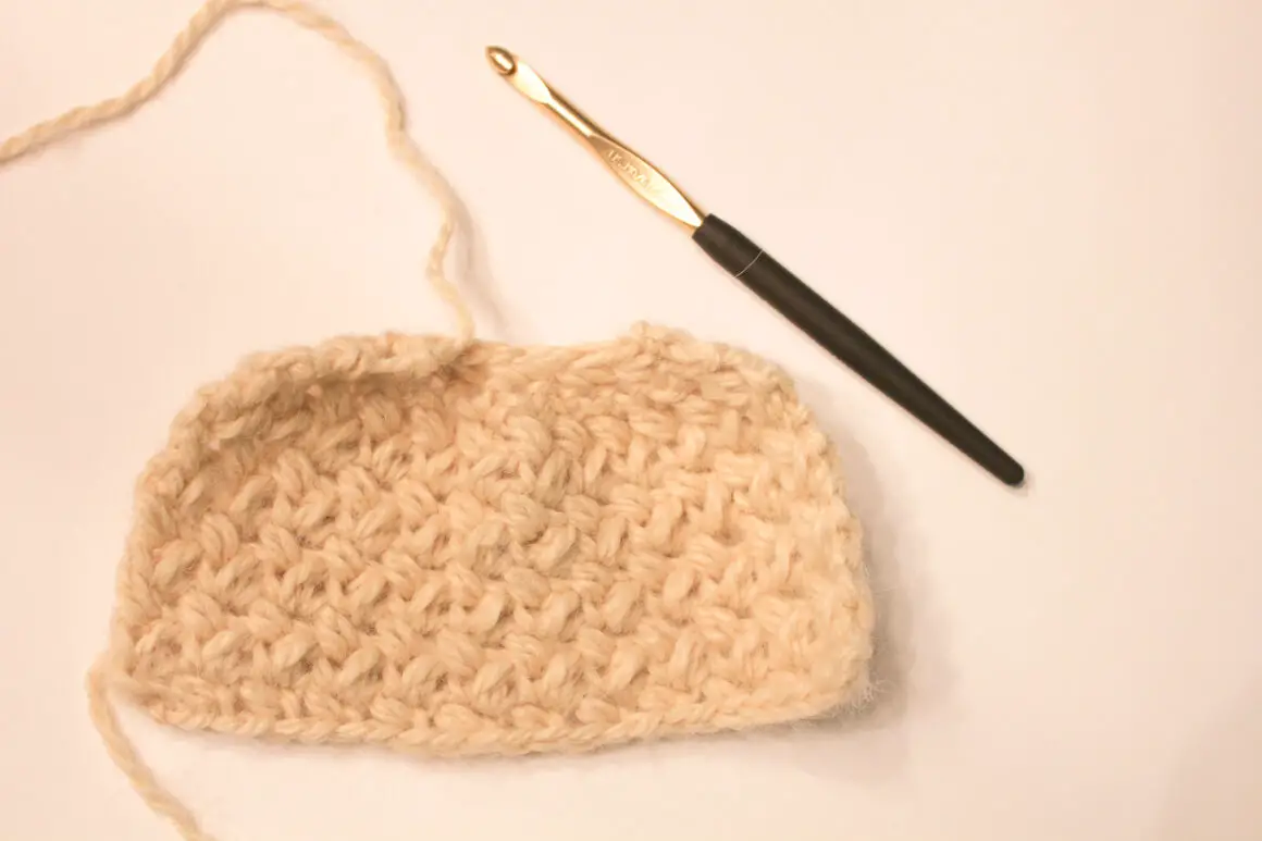 Cozy Convertible Crochet Mittens - Free Crochet Pattern The Knotted Nest