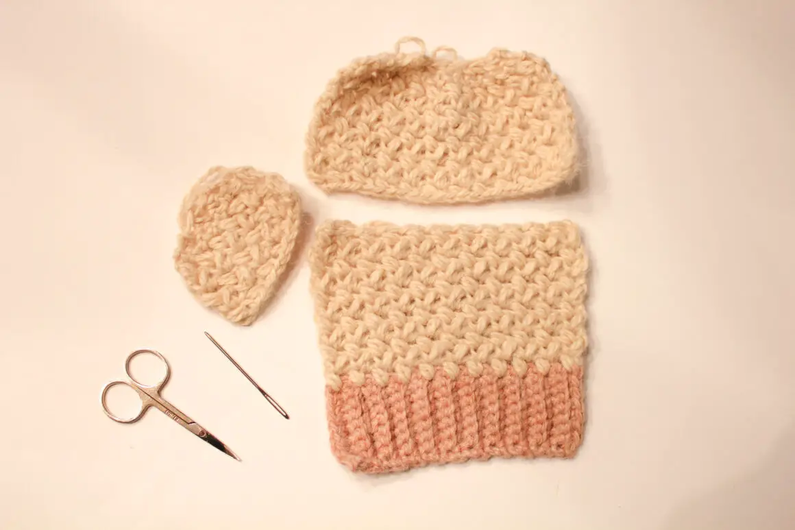 Cozy Convertible Crochet Mittens - Free Crochet Pattern The Knotted Nest