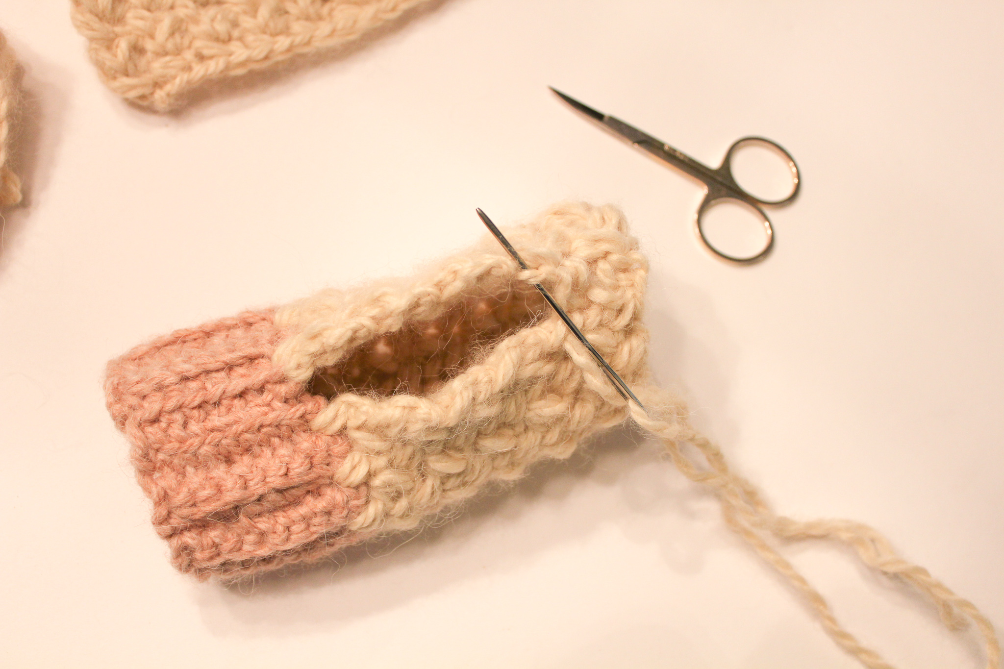 Cozy Convertible Crochet Mittens - Free Crochet Pattern The Knotted Nest