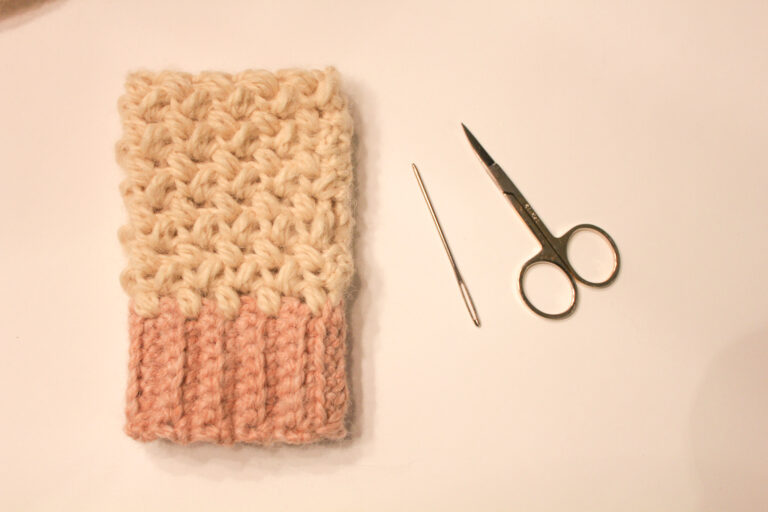 Cozy Convertible Crochet Mittens - Free Crochet Pattern The Knotted Nest