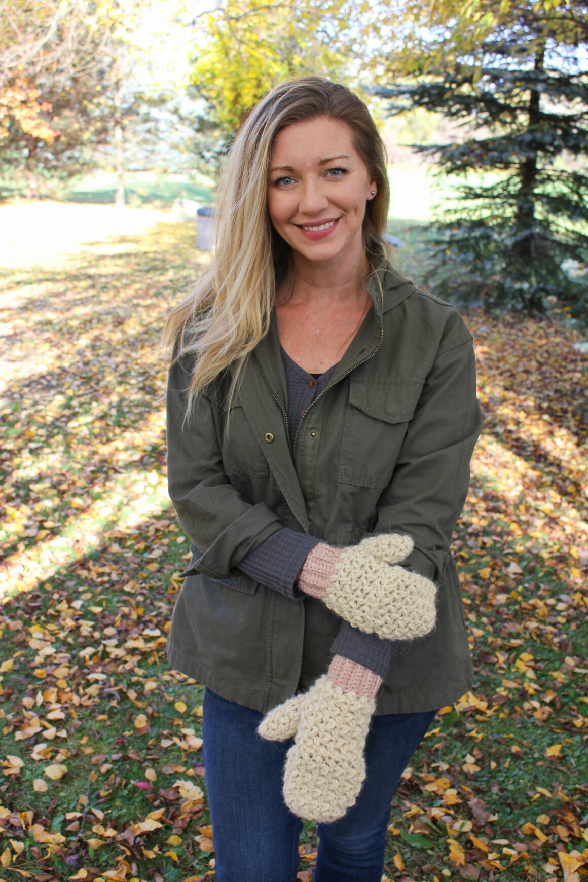 Cozy Convertible Crochet Mittens - Free Crochet Pattern The Knotted Nest