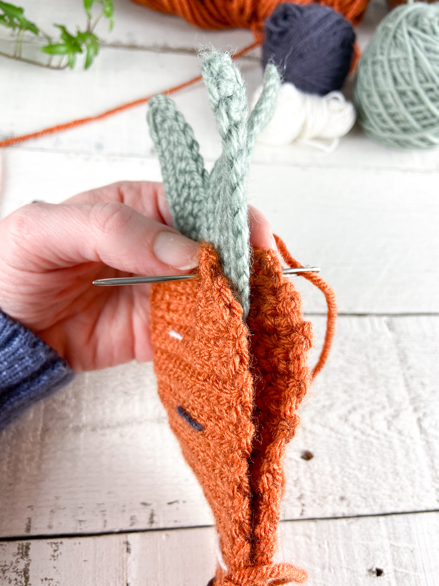 Crochet Carrots Garland - Easter Bunting | The Knotted Nest